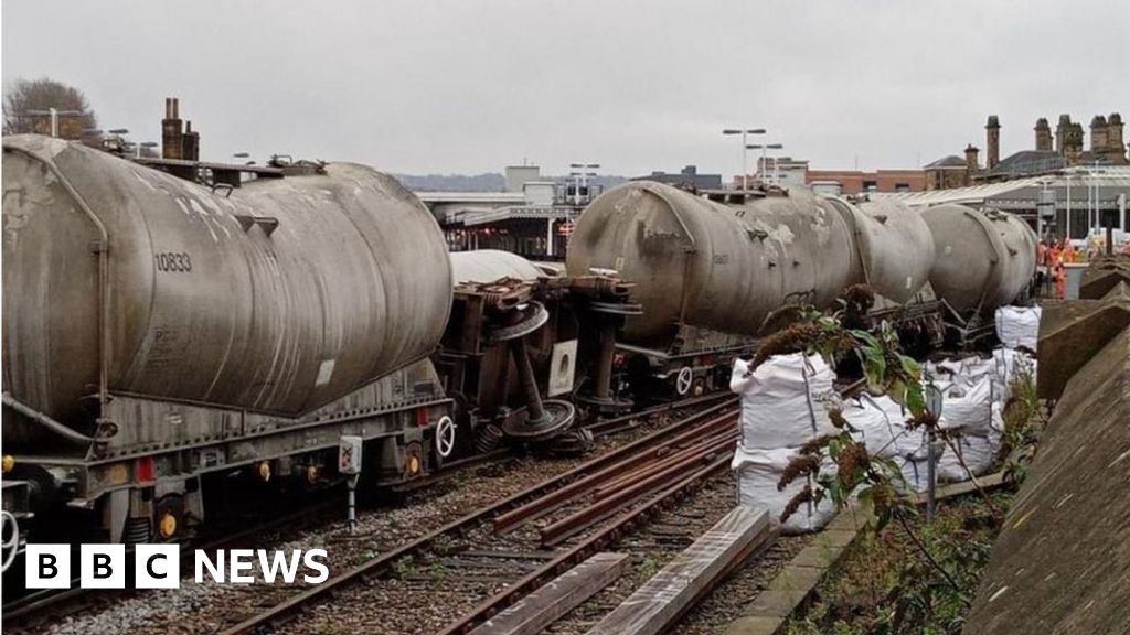 Sheffield freight train derailment disruption 'to last for days' - BBC News