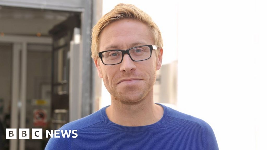 Comedian Russell Howard 'probably did right thing' as act filmed - BBC News