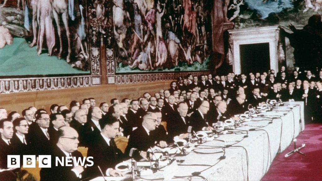 EU summit: Brexit casts a long shadow over Europe - BBC News