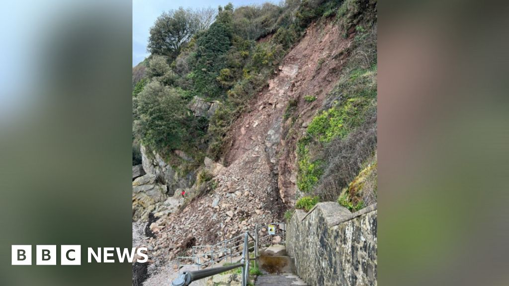 Ladye Bay beach in Clevedon closed after landslide - BBC News