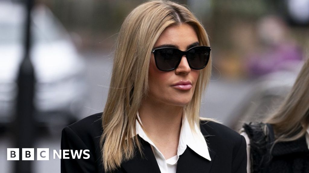 Chloe Othen: Model was heard screaming during attack, court told - BBC News