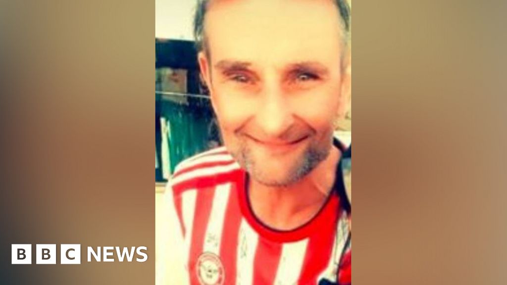 Shanklin house death: Victim named as David Johns - BBC News