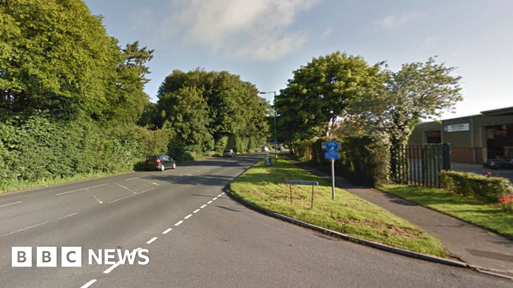 Child in life-threatening condition after A338 crash - BBC News