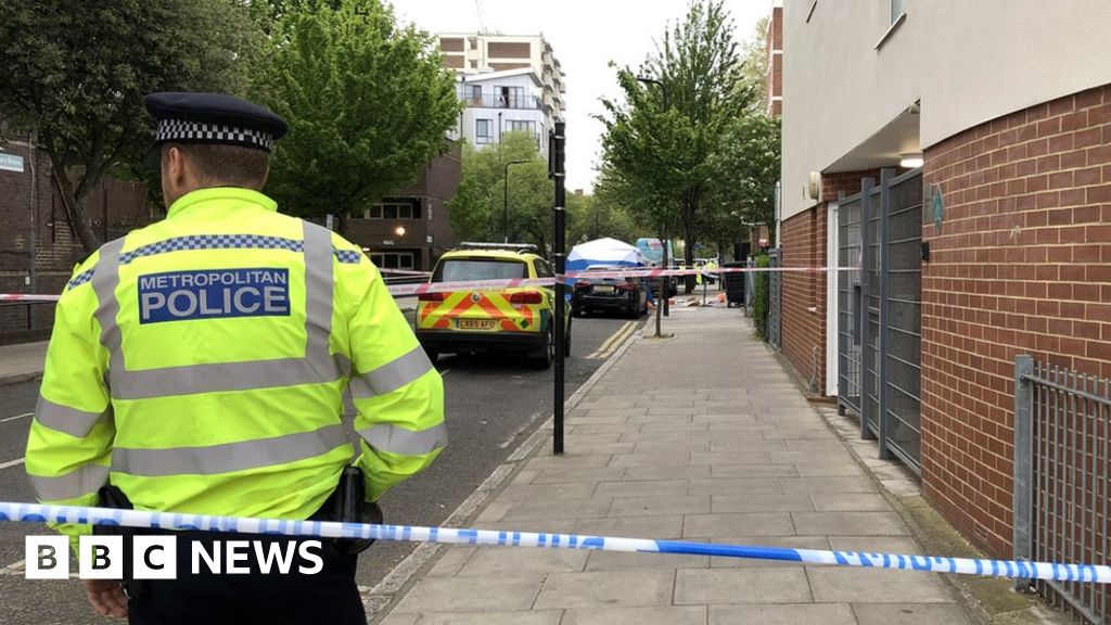 Hackney stabbings: Man killed and another hurt - BBC News