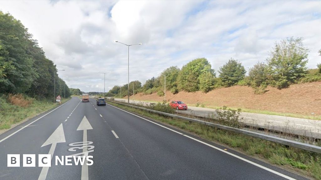 Pedestrian dies after crash on major road in Cornwall - BBC News