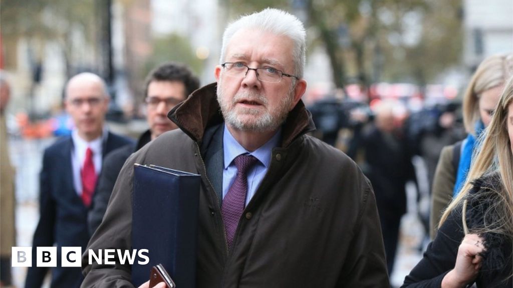 Devolved administrations hold 'difficult' Brexit talks - BBC News