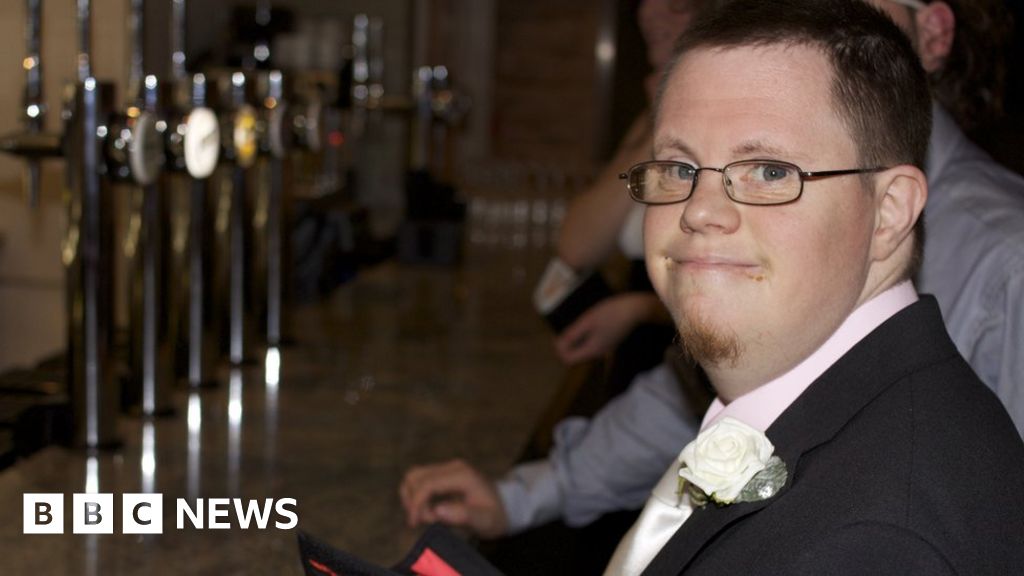 Richard Handley: 'Gross failures' in constipation death - BBC News