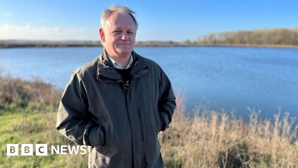 Euston Estate farmer allows land to flood to protect Thetford - BBC News