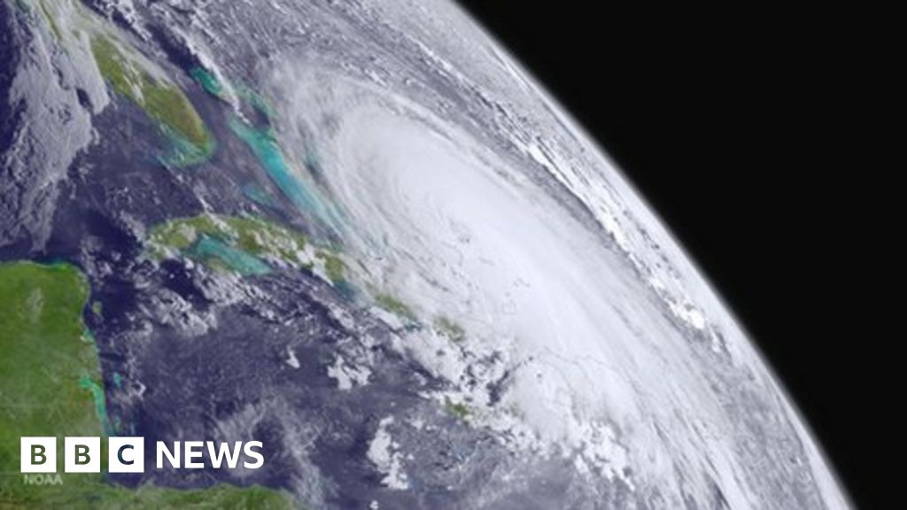 Hurricane Joaquin reaches Category Four as it batters Bahamas - BBC News
