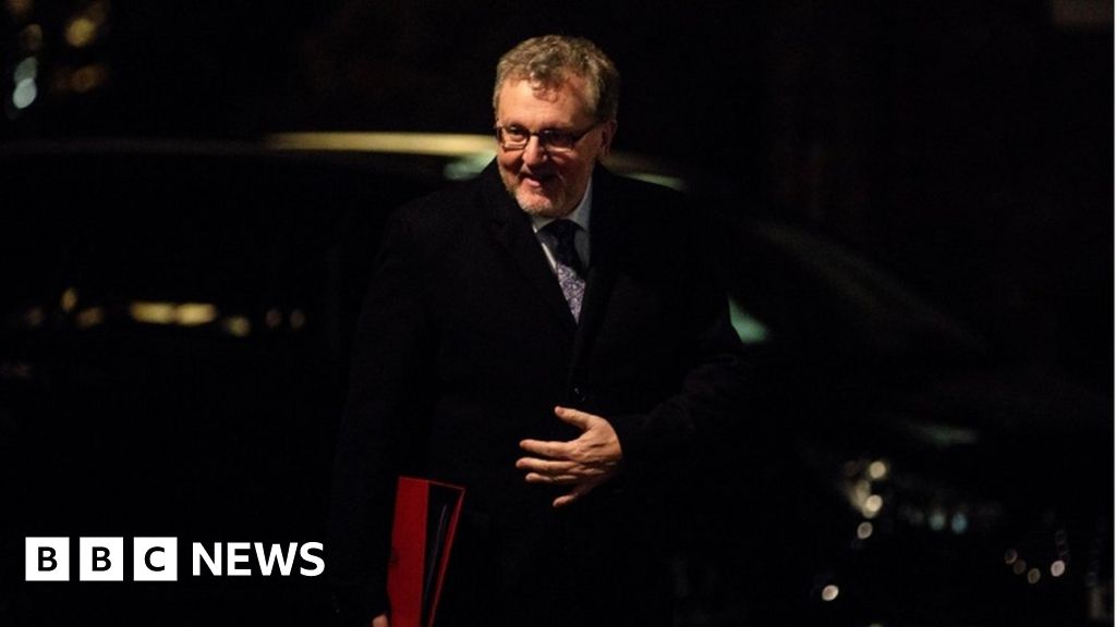 David Mundell pledges to back Theresa May's Brexit - BBC News
