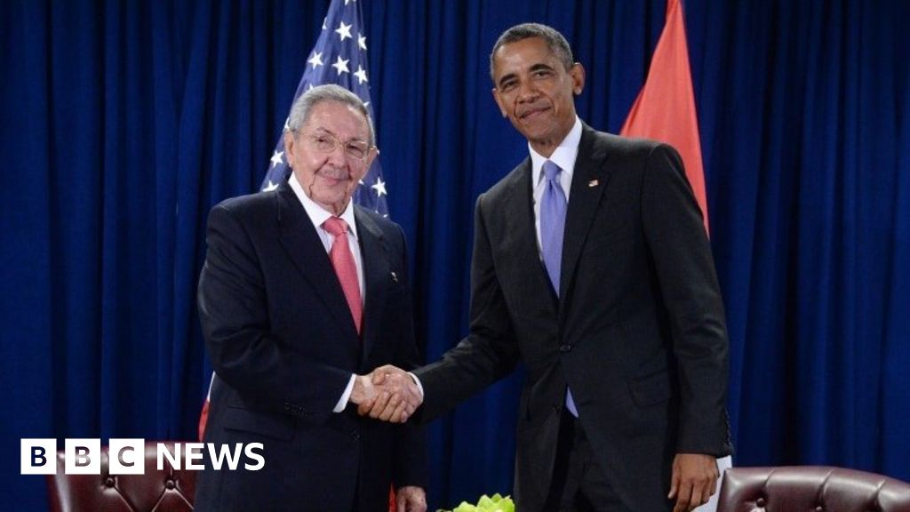 President Barack Obama and Raul Castro meet in New York - BBC News