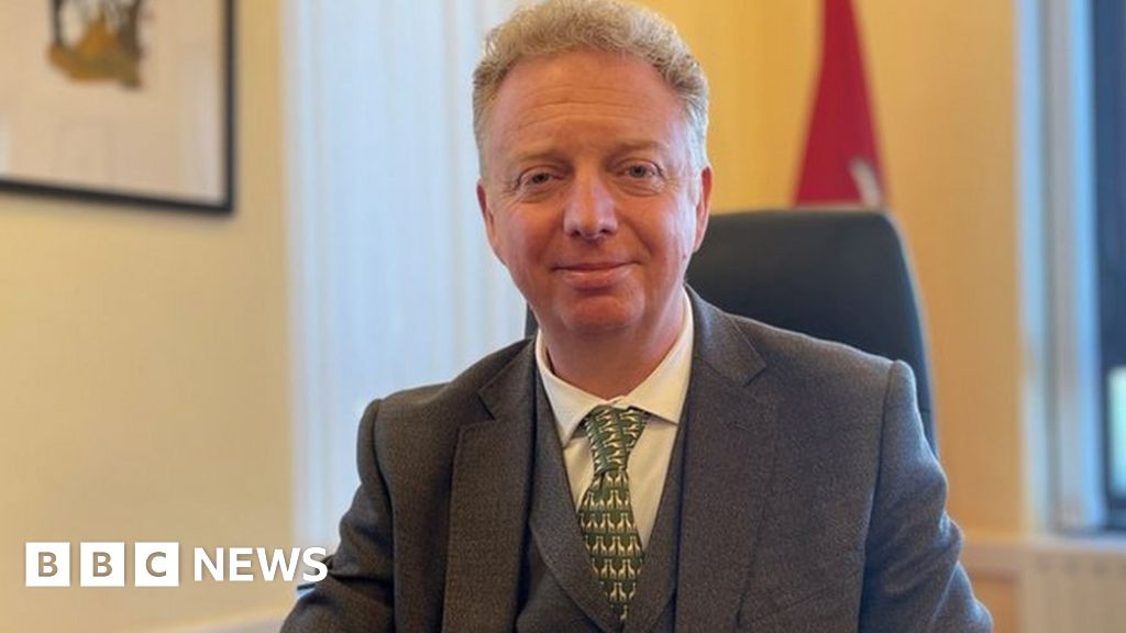 Isle of Man treasury minister warns of hard decisions in 2023 - BBC News