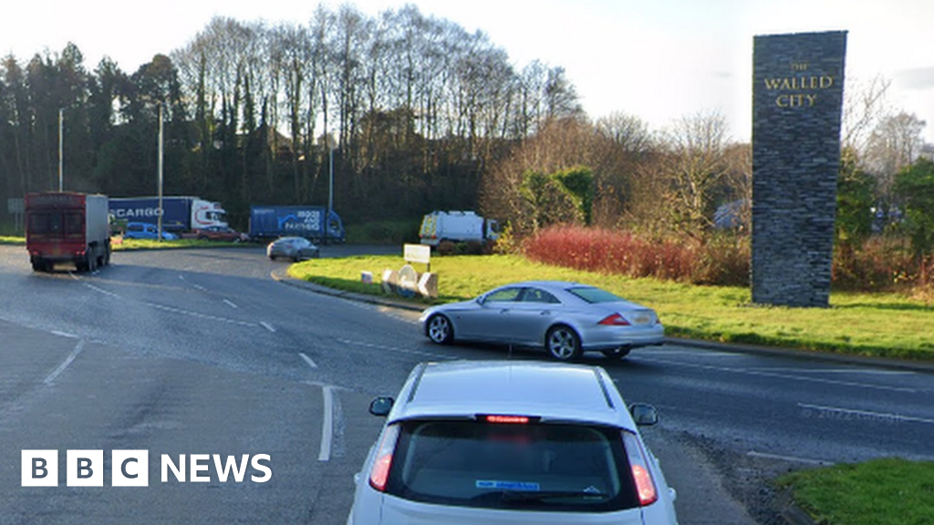 Londonderry: Caw roundabout safety calls after bus crash - BBC News
