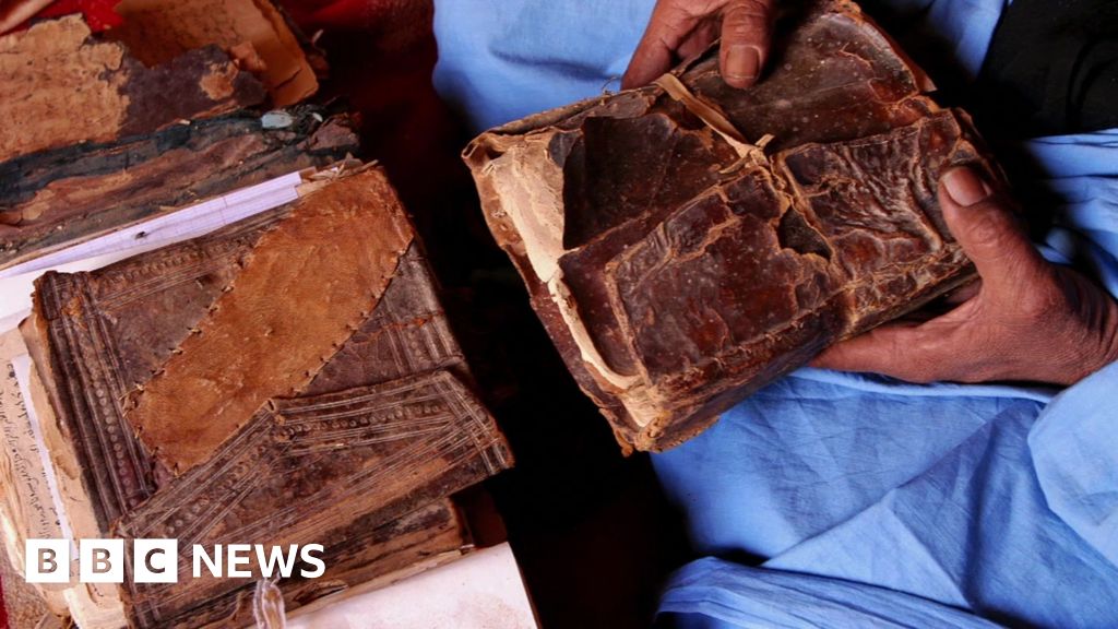 Timbuktu : The rescue of vital ancient manuscripts - BBC News