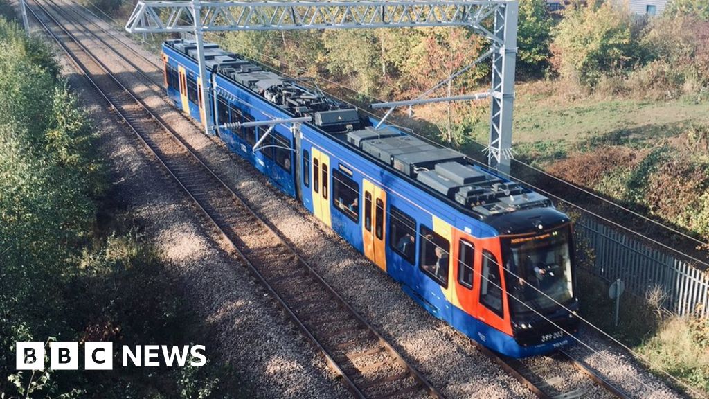 Sheffield-Rotherham tram-train withdrawn over hydraulic fault - BBC News