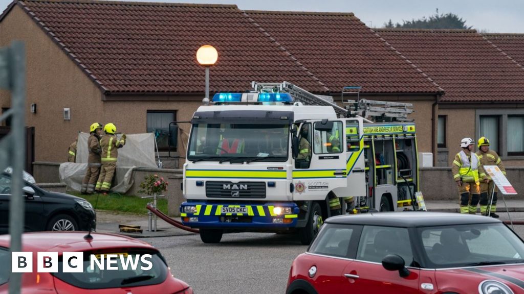 Man, 50, dies in Aberdeenshire house fire - BBC News