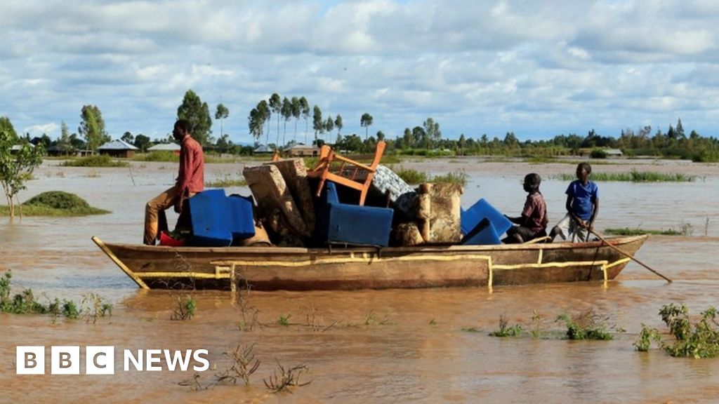 Kenya, Somalia and Rwanda hit by deadly flooding - BBC News