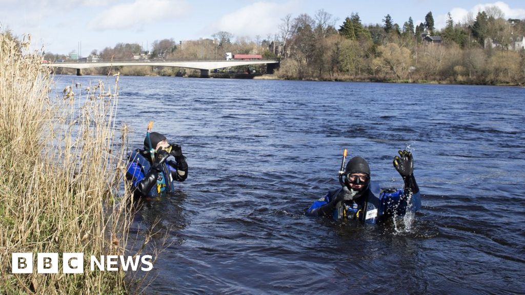 River Tay search continues for missing man in Perth - BBC News