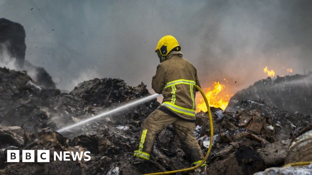 Belfast: Fire at recycling plant being treated as arson - BBC News