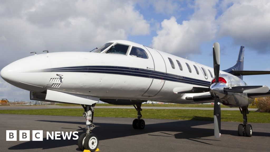 New airline agrees to run Cardiff-Anglesey flights - BBC News