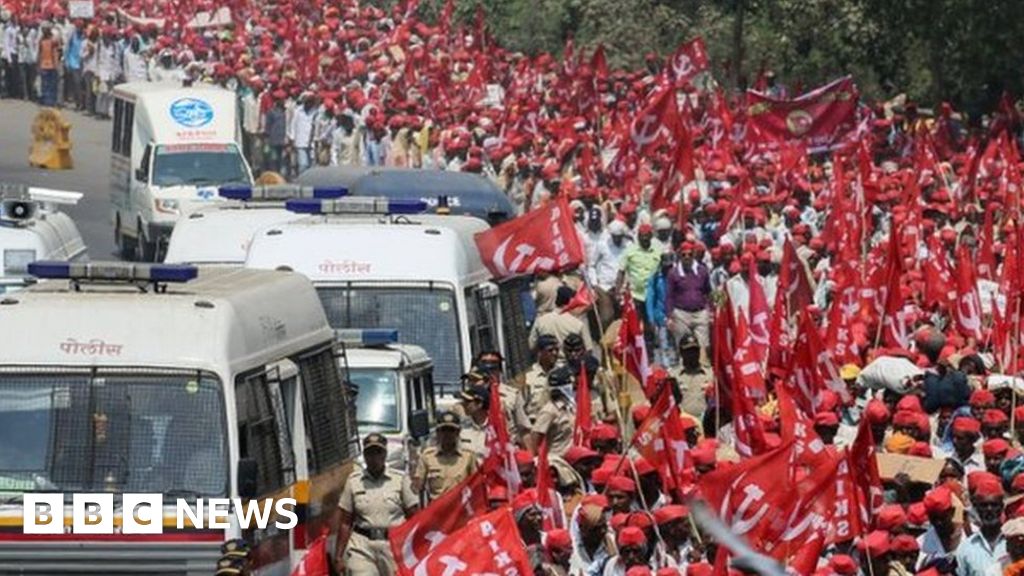 Thousands of Indian farmers end protest after talks with government