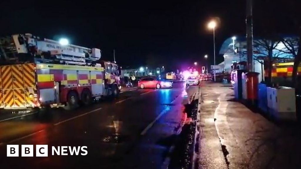 Investigation begins into Northampton industrial estate fire - BBC News