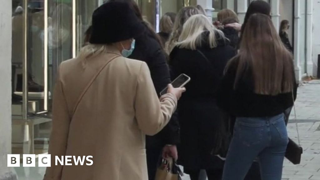 Covid: Shoppers hit high streets as Wales' lockdown ends - BBC News