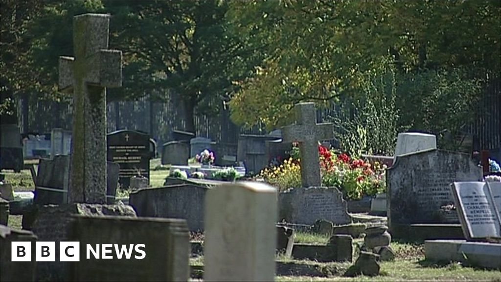 Croydon cemetery: People seen taking water meant for graveside flowers