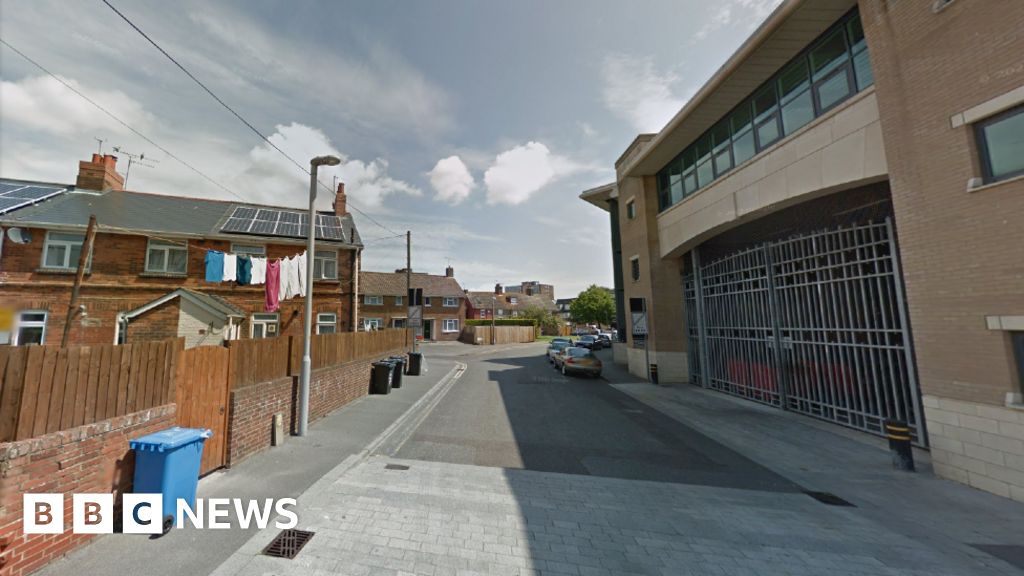 Poole murder arrest after 'sudden death' of woman - BBC News
