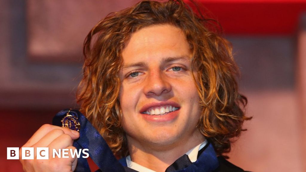 Australian Football League admits 'epic award fail' - BBC News