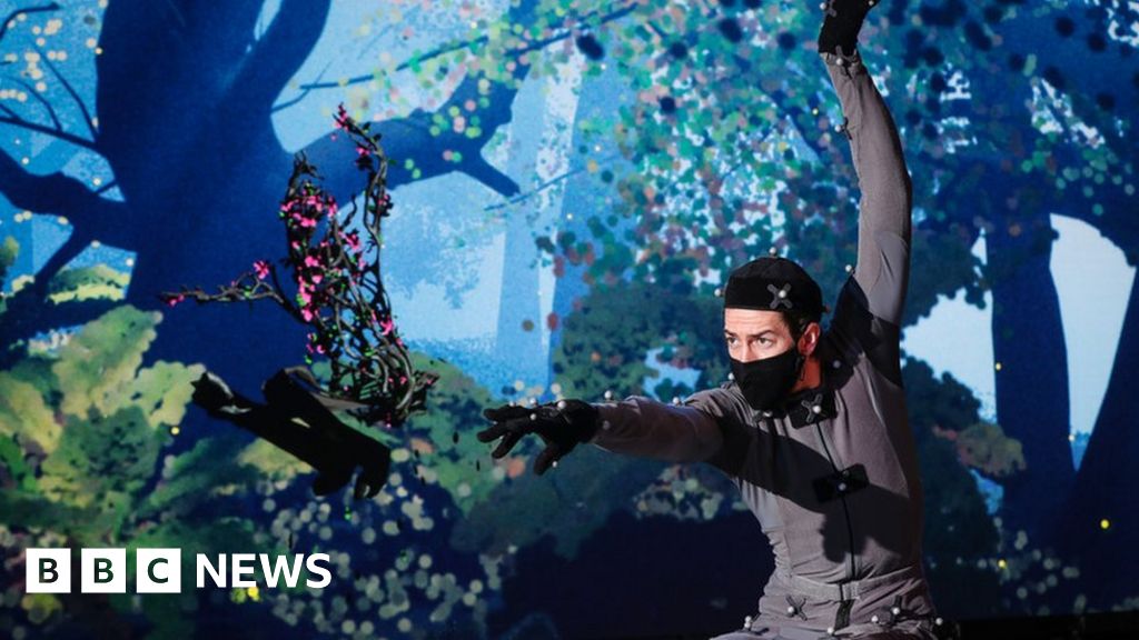 Royal Shakespeare Company to stage virtual reality show - BBC News