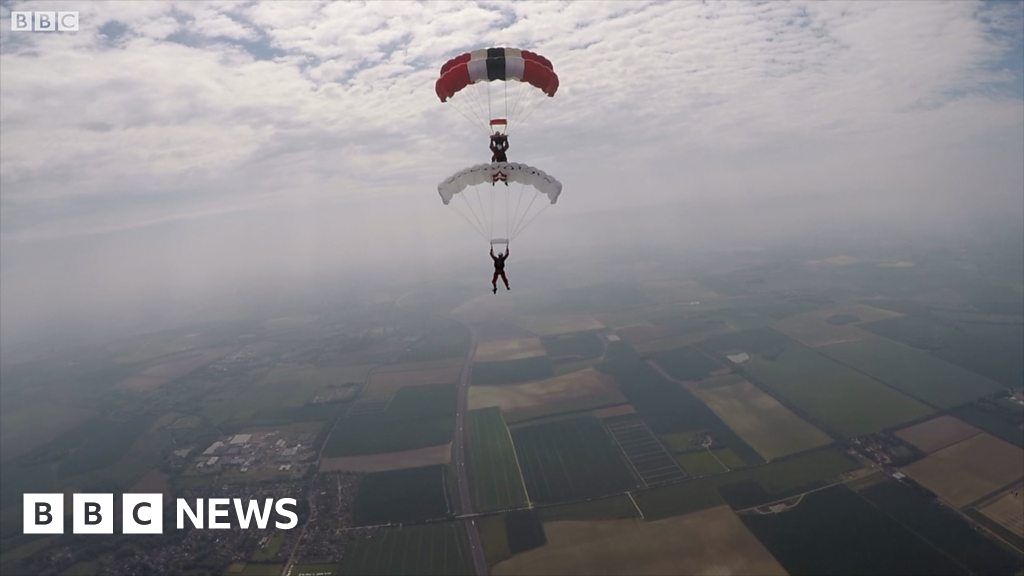 Parachute Regiment 'Red Devils' jump from 4,000ft above Duxford - BBC News