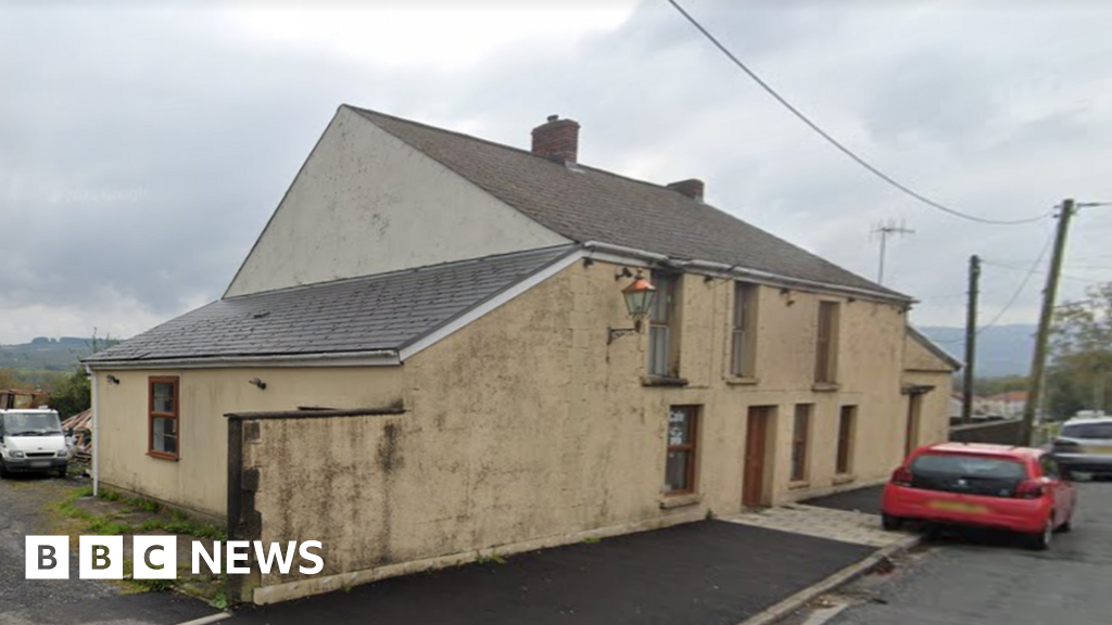 Aberdare: Murder arrest as man dies following assault - BBC News