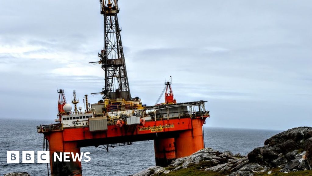 Salvors back on board stricken oil rig Transocean Winner - BBC News