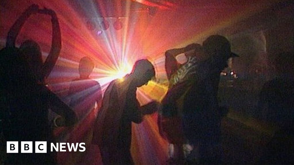 Barry illegal rave death and arrests after 2,000 attend - BBC News