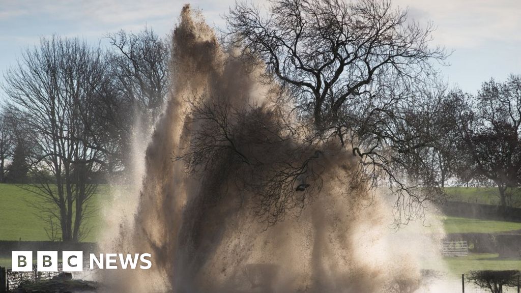 Burst water main floods Derbyshire village - BBC News