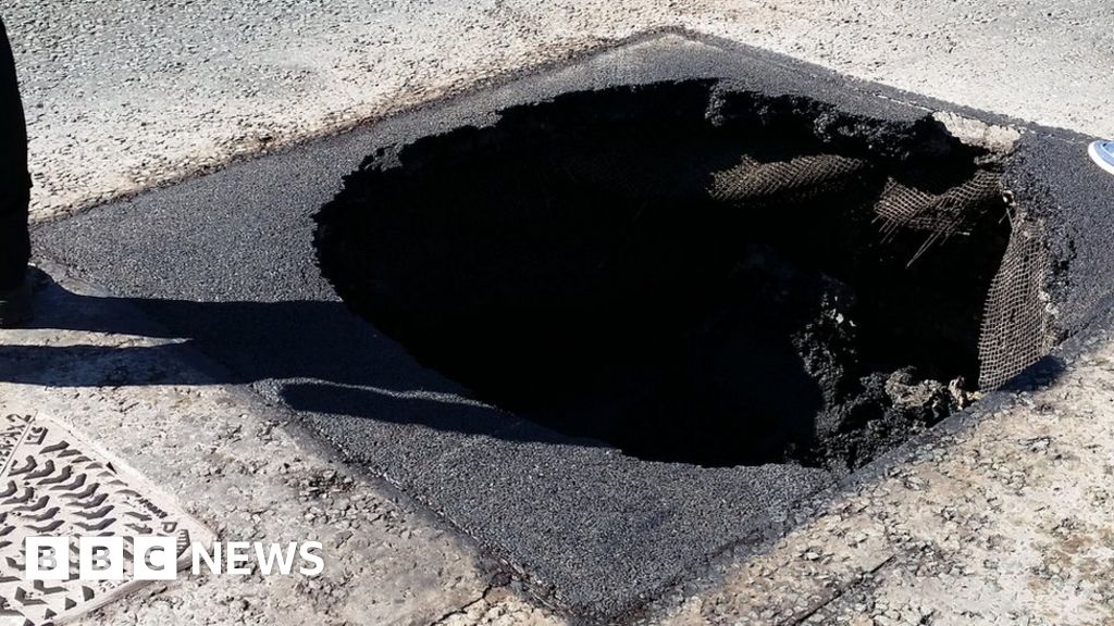 'Metre deep' pothole closes road in Stoke - BBC News