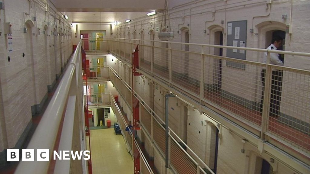Reoffending rates fall in Scotland