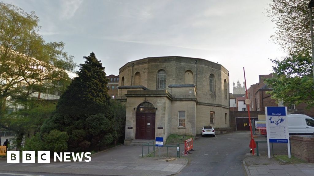 Coronavirus: Trial at Gloucester Crown Court abandoned - BBC News