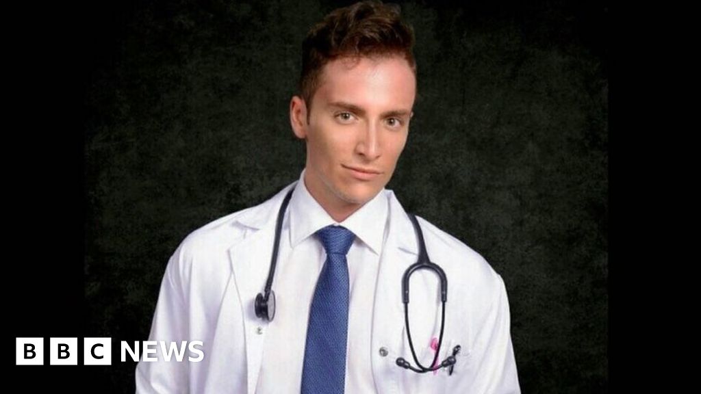 Italian doctor mistakenly told to leave the UK or face detention - BBC News