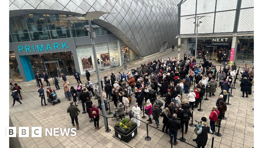 Primark opens in Bury St Edmunds to queues of excited shoppers - BBC News