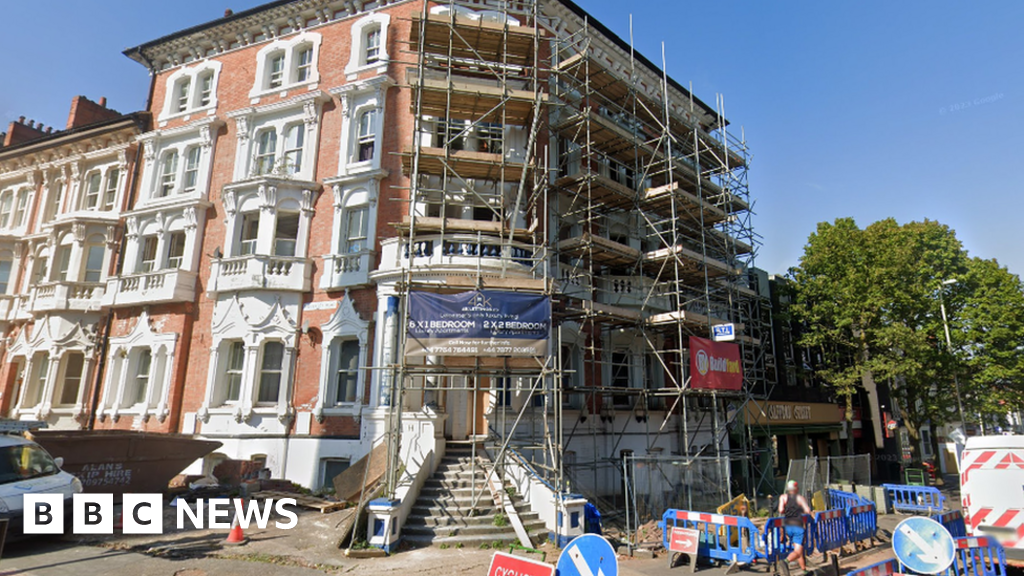 Former Leicester hotel to be turned into flats - BBC News