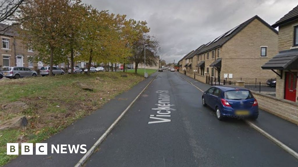 Halifax: Boy, 17, dies after Bonfire Night incident - BBC News