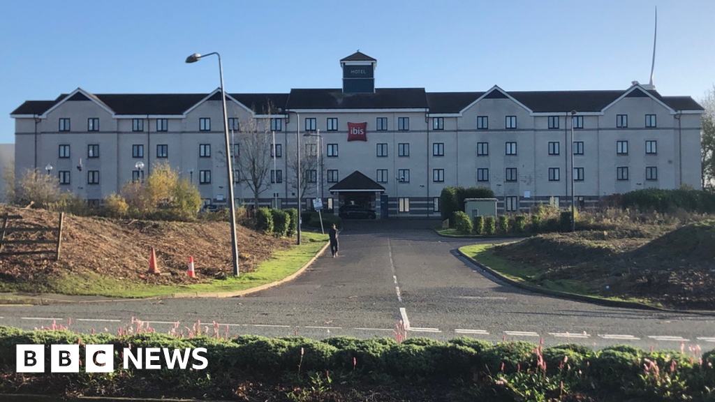 Crick migrant hotel evacuated after bedroom blaze - BBC News