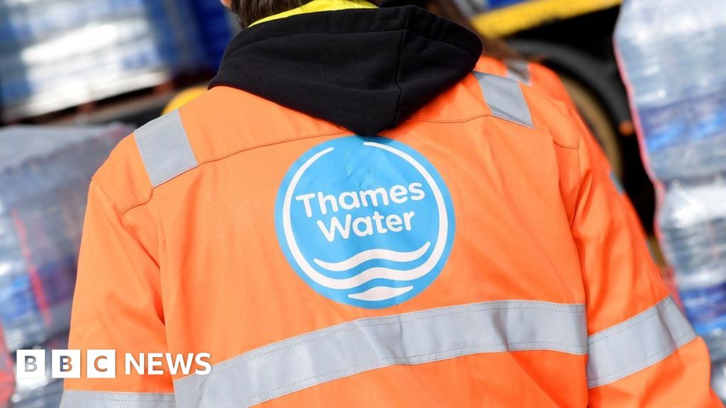 Pangbourne: Thames Water fined for not having roadworks permits - BBC News
