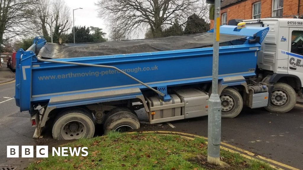 Lorry stuck after sink hole opens up in Gosberton