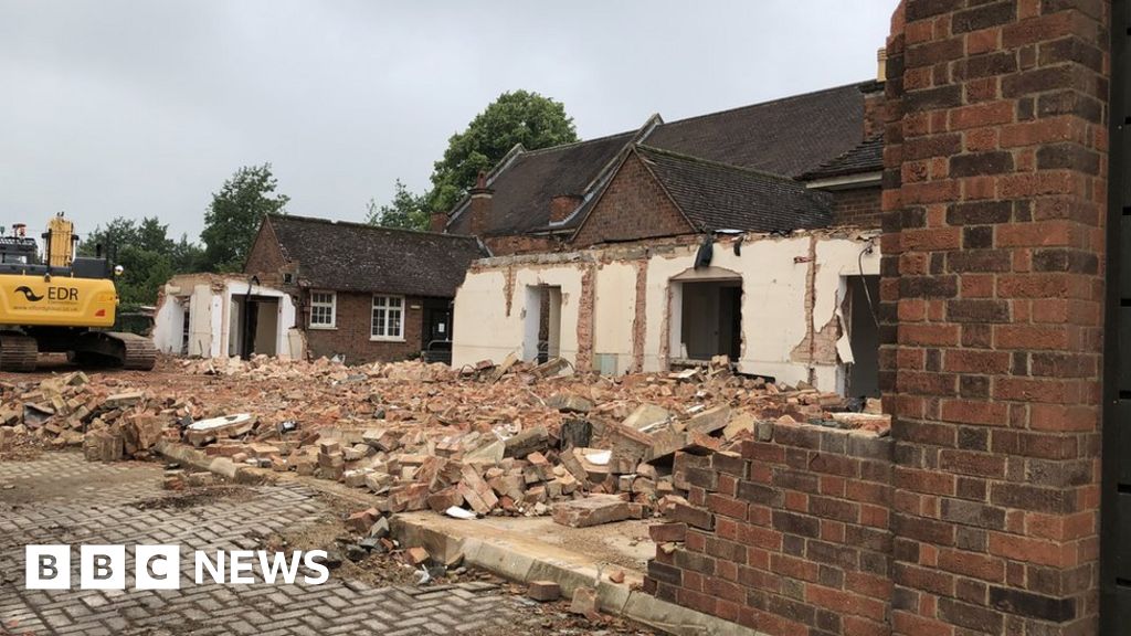 Work begins on Daventry's £8.2m cinema development - BBC News
