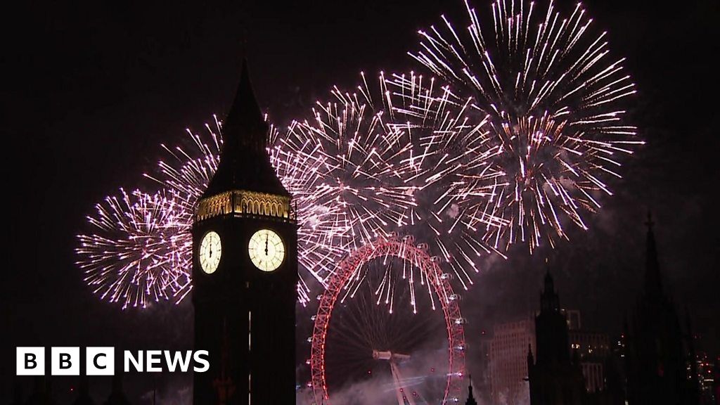 London's Big Ben rings in new year - BBC News