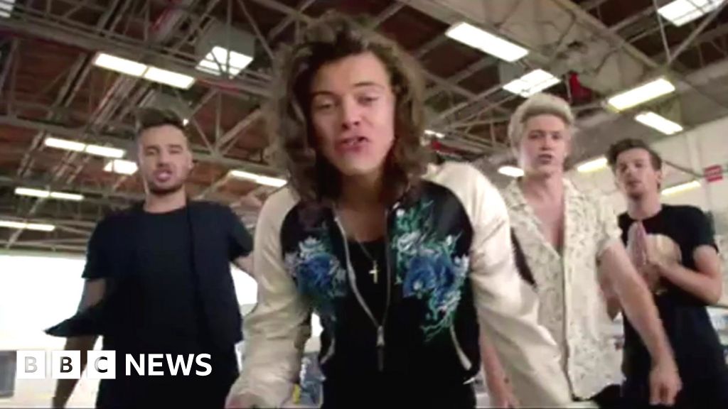 One Direction: Cheers and tears at final tour date in Sheffield - BBC News