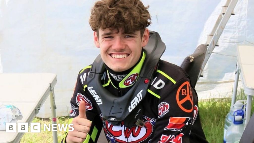 Speedway rider Sam Norris wins first race after injury - BBC News
